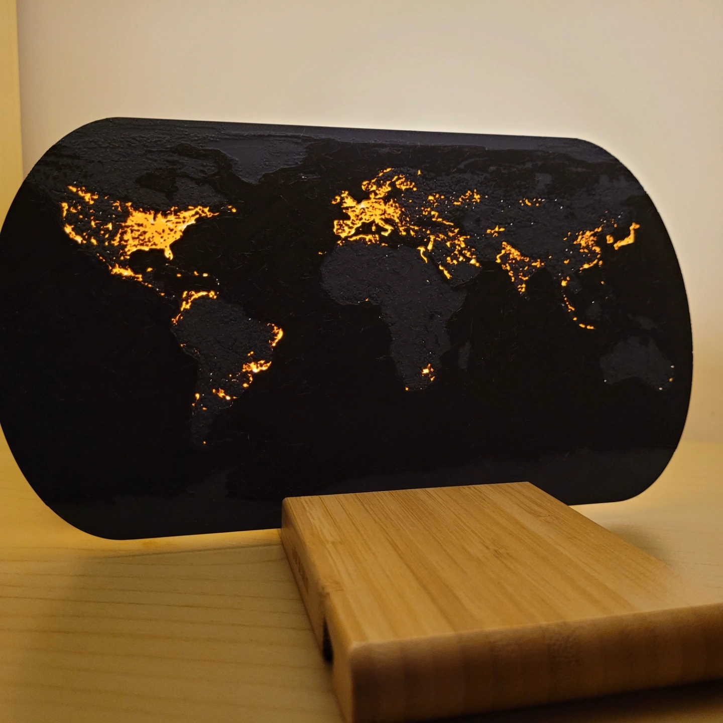 Backlit World map at night - CUSTOMISED HUEFORGE 来自 JS DESIGN - MakerWorld