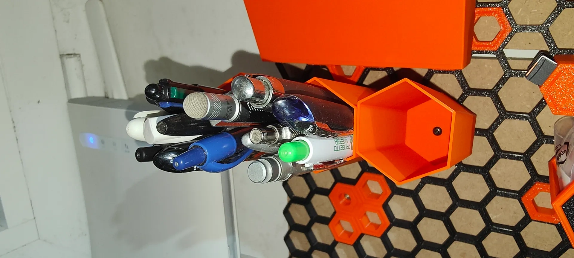 HSW六边形笔、记号笔或荧光笔架 二次创作 - 来自 mteomarch - MakerWorld