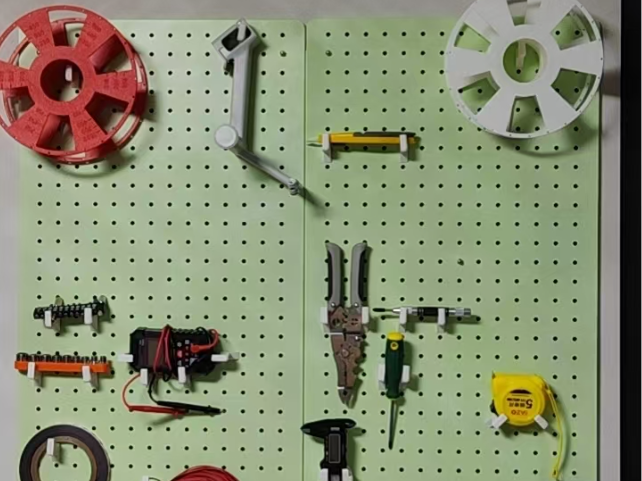 Round pegboard hooks 来自 六一 MakerWorld：免费下载 3D 模型
