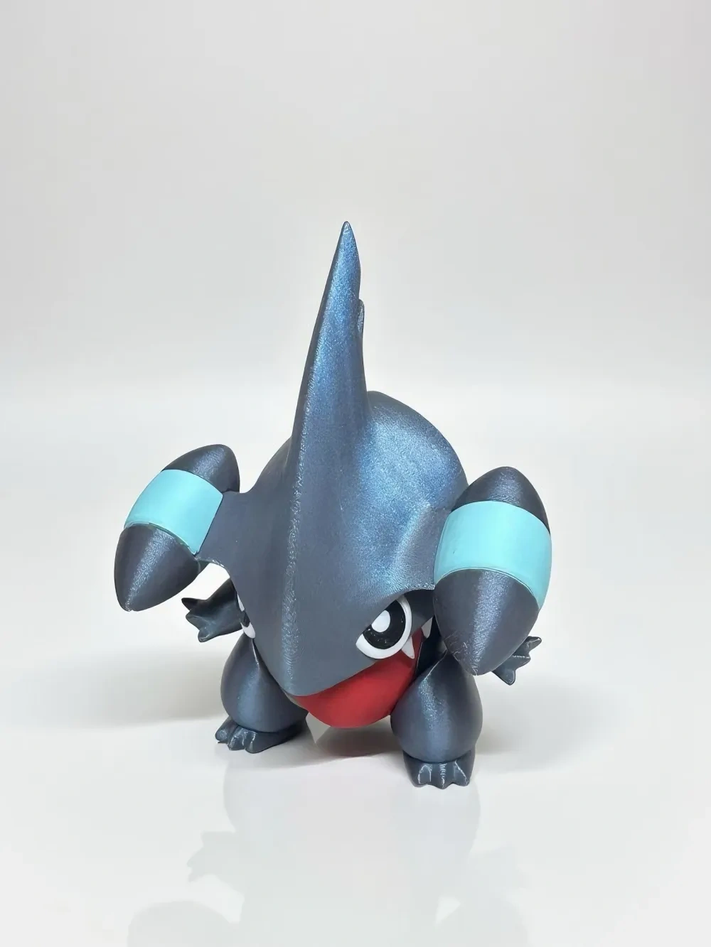 Gible宝可梦0443圆陆鲨 一体可动铰链设计，分色拼装 来自 良仔3D造物-潮玩 MakerWorld：免费下载 3D 模型