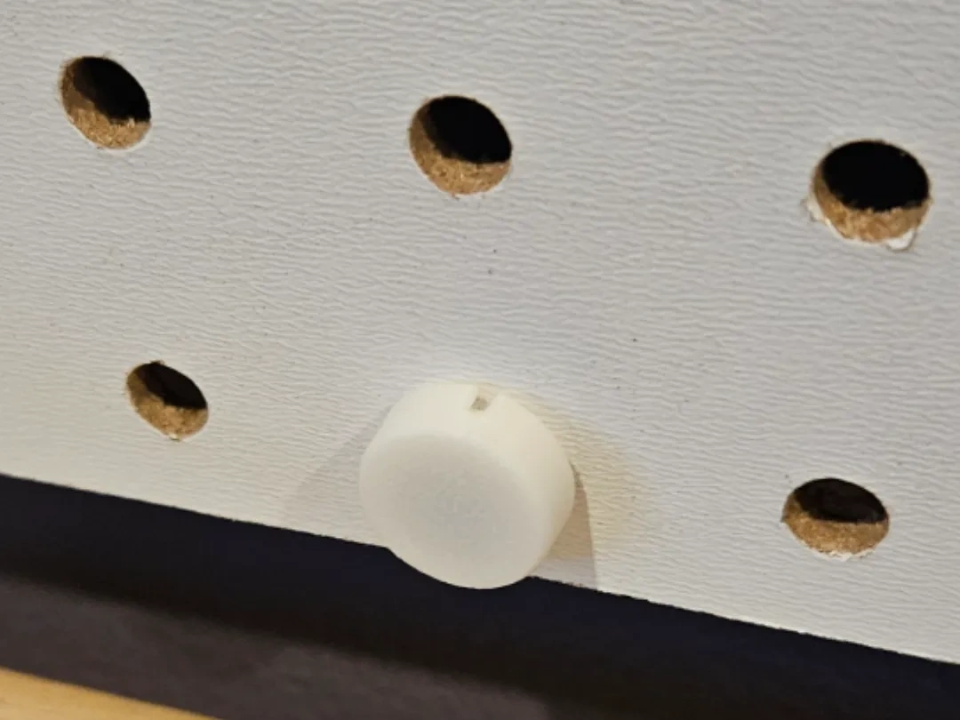 Pegboard shim/mount with Cap 来自 Shaztech.info - MakerWorld