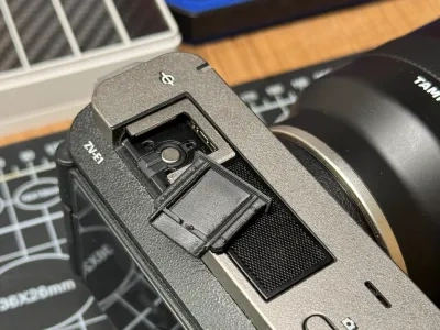 SONY单反相机原装热靴盖（兼容a7m4/a7c2/zve1/a7m5等） 来自 麦扣鲁鲁 MakerWorld：免费下载 3D 模型