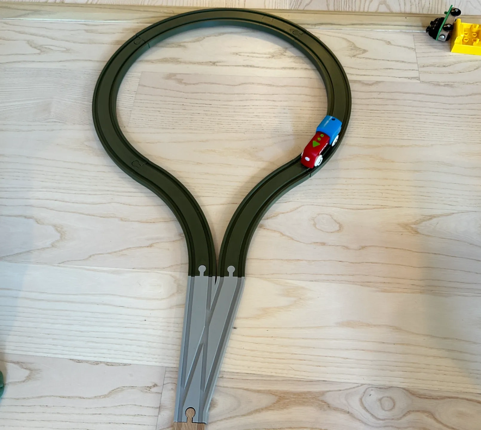 Brio train preferential switch with return loop 来自 ID3D - MakerWorld