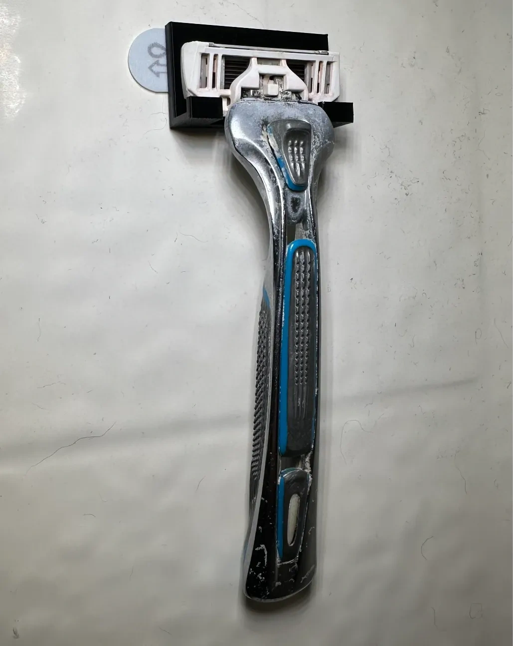 Simple Shaver / Razor Wall Mount 来自 Rad Dad Print Lab - MakerWorld
