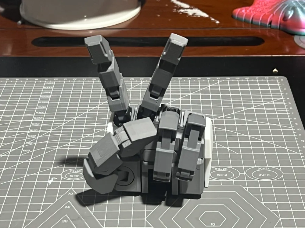 可动高达机械手 紧实关节 可做各种动作 - 免费 3D 打印模型 - MakerWorld
