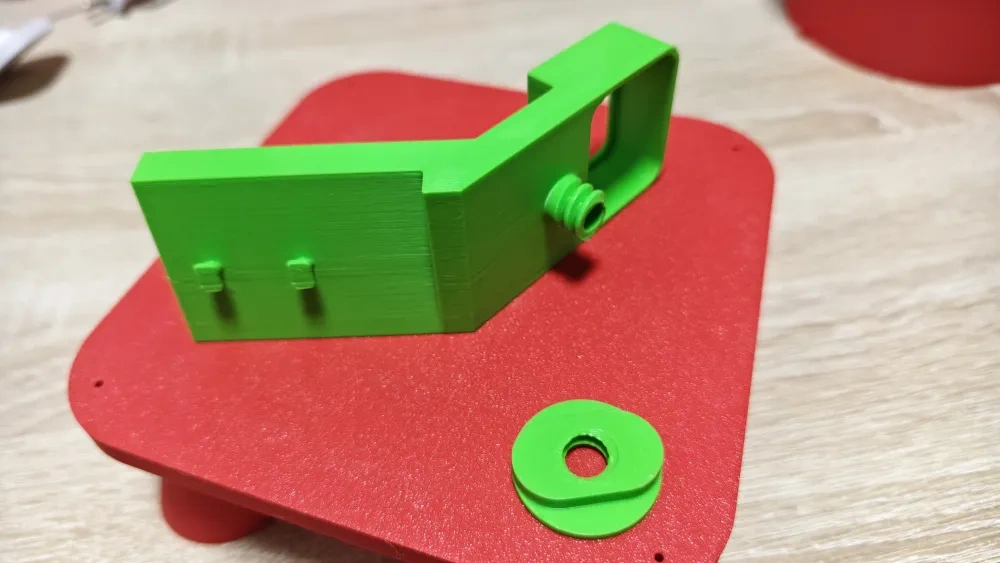 简化电路连接和加视觉联动的外挂配件（原30元智能宠物喂食投喂器项目DLC） 来自 Alexie MakerWorld：免费下载 3D 模型