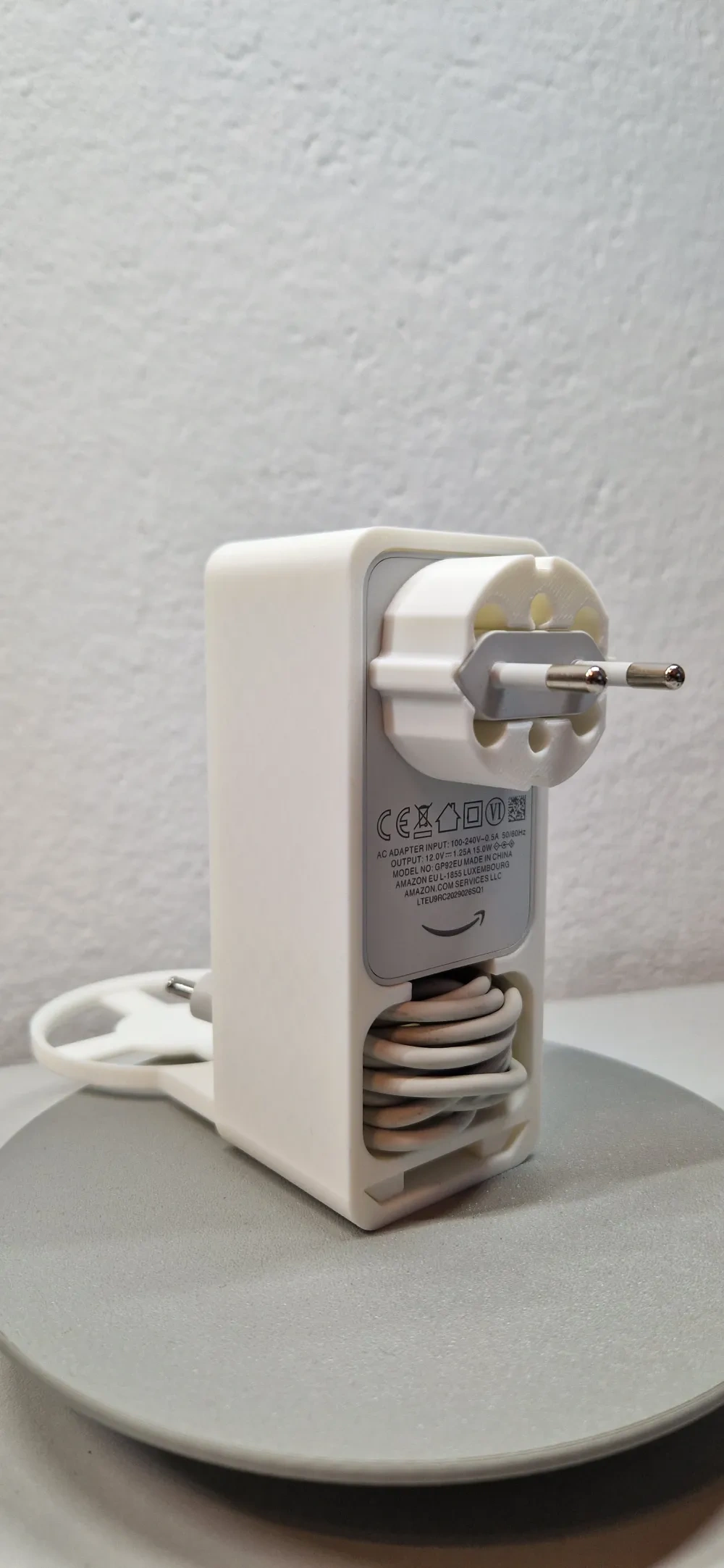 极简 Echo Dot 墙壁支架 + 欧标适配器 来自 Vrbatronic MakerWorld：免费下载 3D 模型