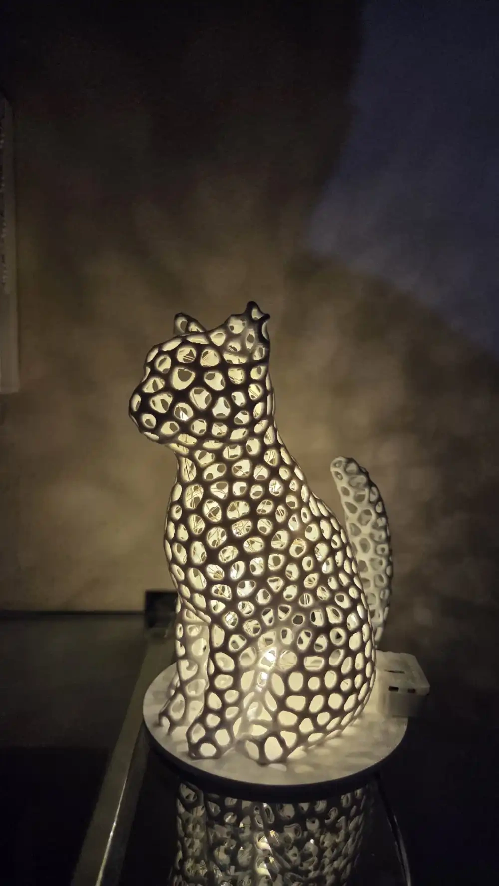 Voronoi 猫灯 来自 Themask MakerWorld：免费下载 3D 模型