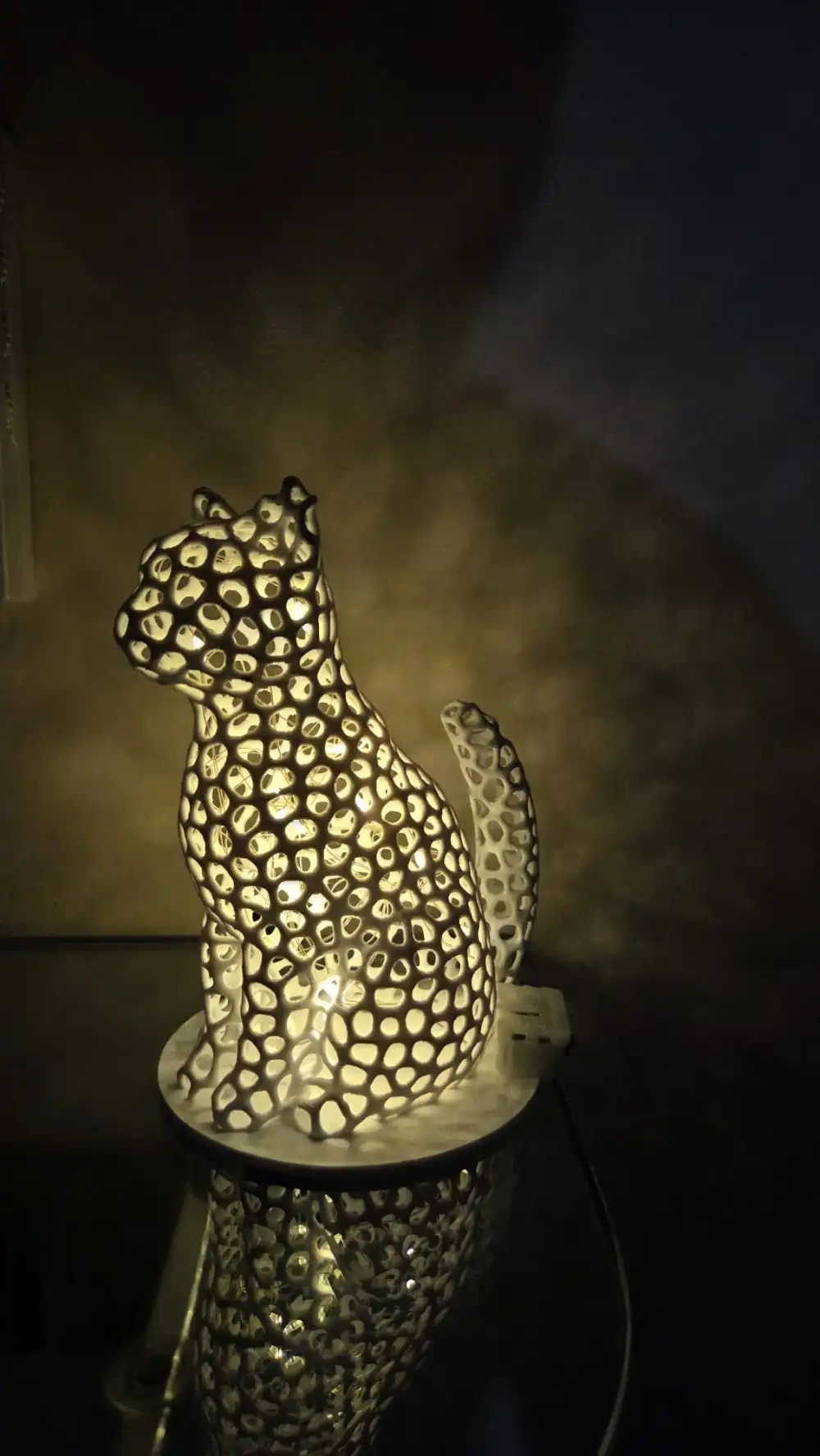 Voronoi 猫灯 来自 Themask MakerWorld：免费下载 3D 模型