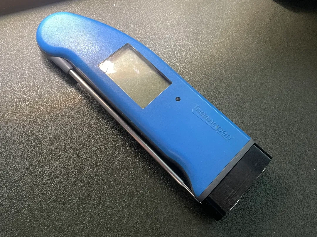 magnetic battery cover for Thermapen 温度计磁吸电池盖 来自 稀奇古怪制造所 - MakerWorld