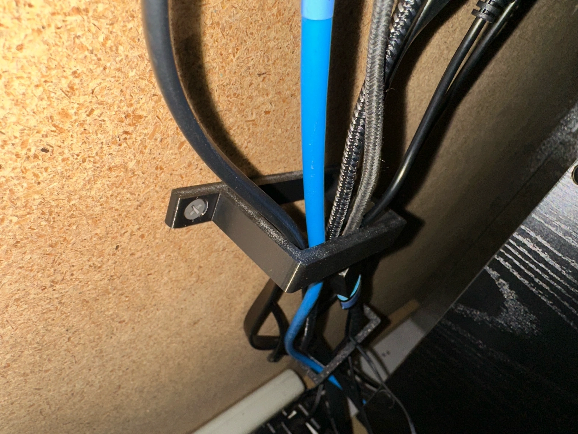 Screw in Cable Guide 来自 Frameworks - MakerWorld