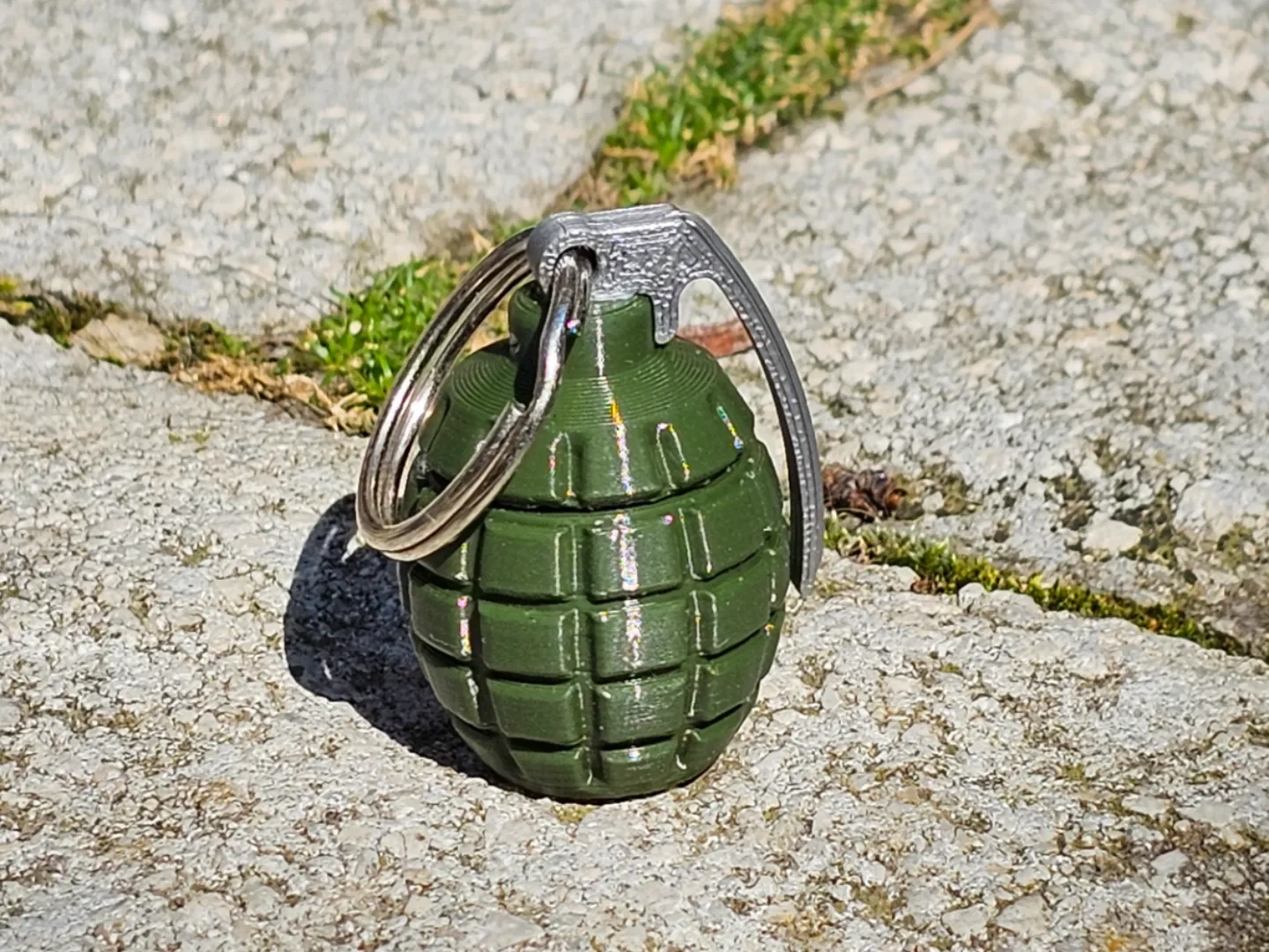 Grenade keychain container 来自 F3D - MakerWorld