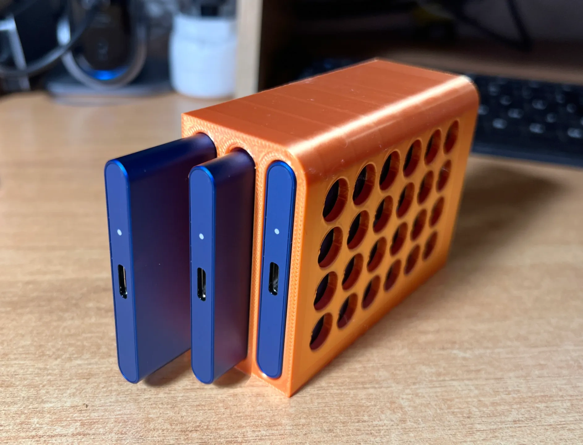 Slot for Samsung SSD hard disk drive model T7 来自 PSG by Isi Serrati ...