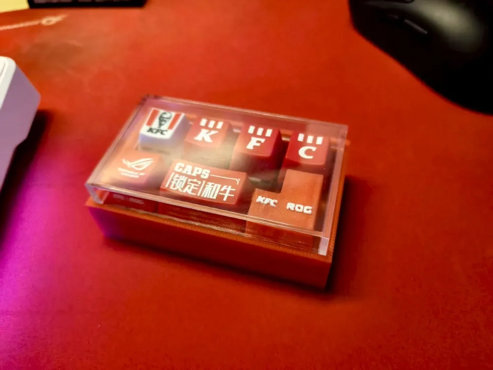 rog*kfc联动键帽带键盘轴键帽展示盒 来自 MT MakerWorld：免费下载 3D 模型