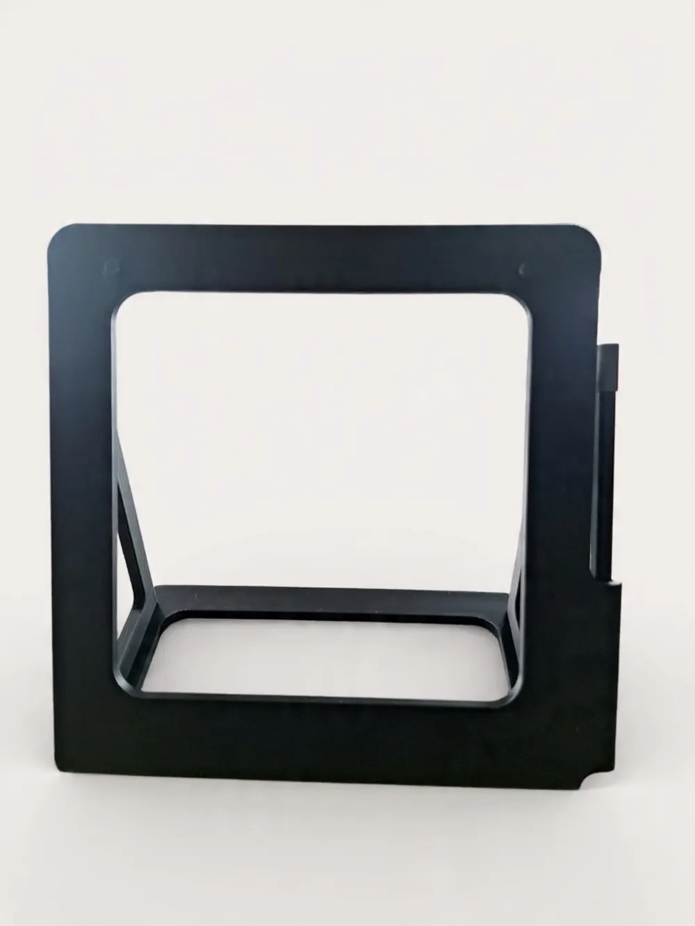 8.25" x 8.25" Boogie Board 带笔架支架 - 免费 3D 打印模型 - MakerWorld