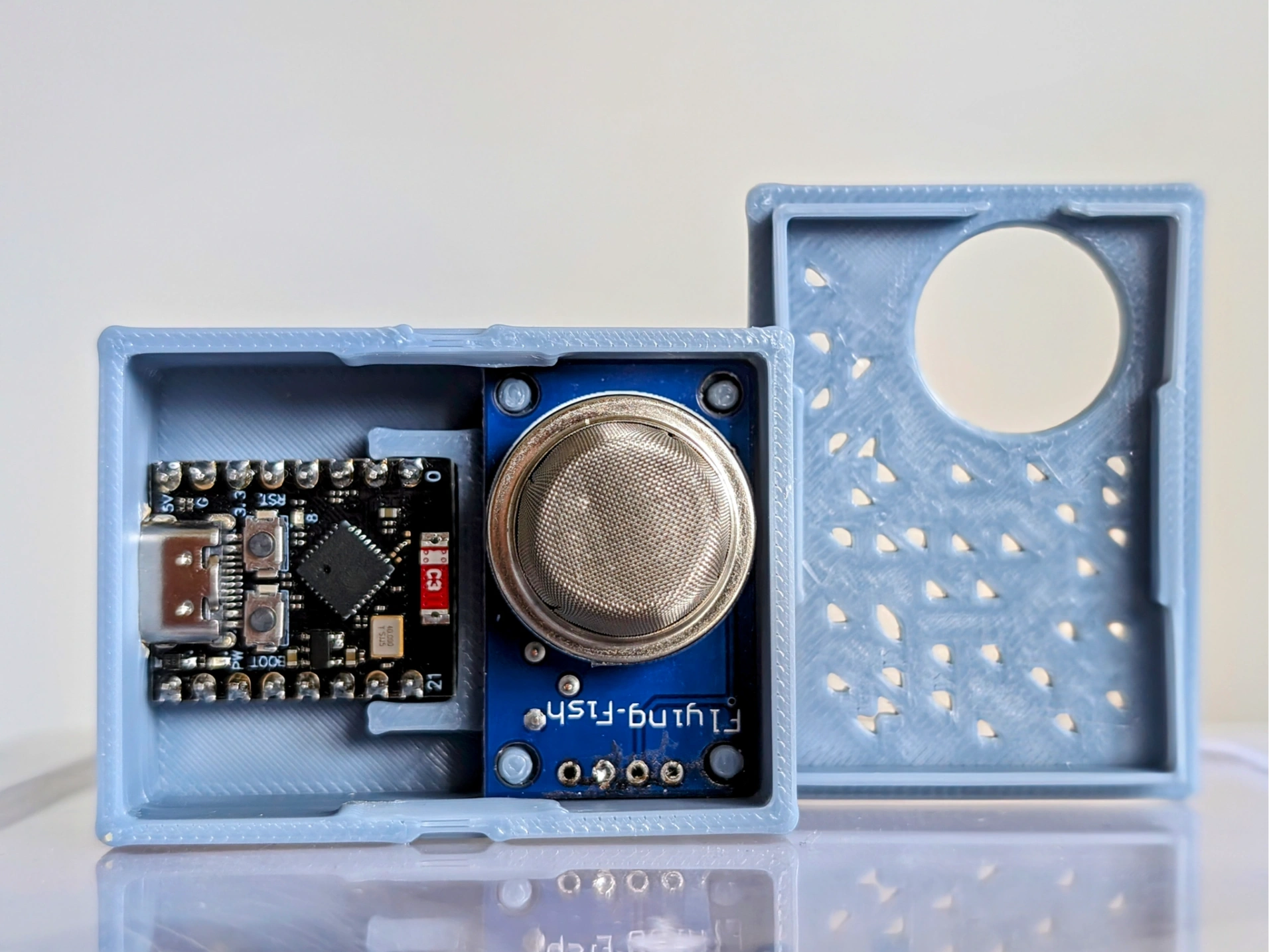 MQ2气体传感器与ESP32-C3的外壳 来自 gravitonus - MakerWorld