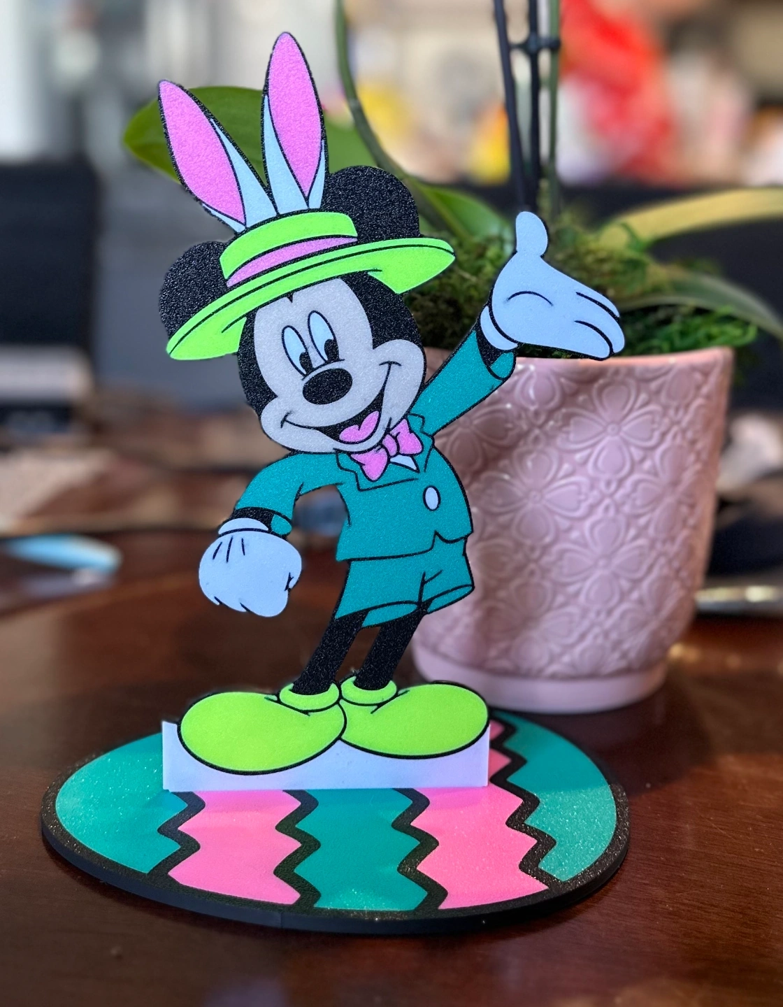 Mickey Mouse easter display with easter egg base 来自 Atyourleasureprints ...