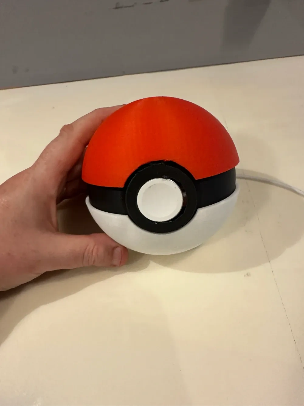 Pokeball Apple watch stand 来自 deltastudios3d - MakerWorld