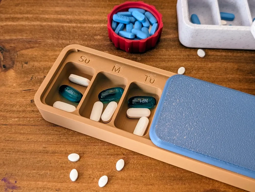 带滑盖的每周药盒 - 多种款式 来自 designs.by.Marcum - MakerWorld