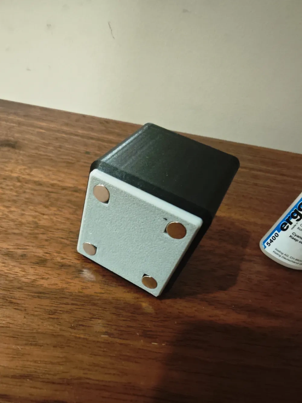 Ergo 5400胶水收纳盒 来自 jinn8522 - MakerWorld