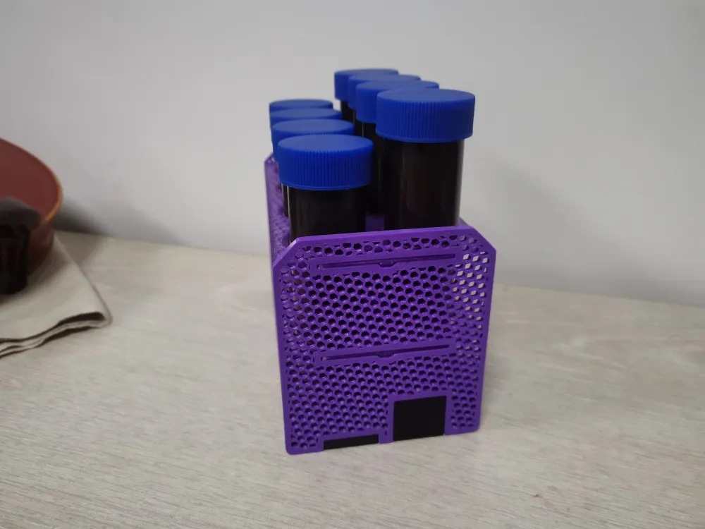 [生活区]离心管收纳架 2*4 阶梯式 - 免费 3D 打印模型 - MakerWorld