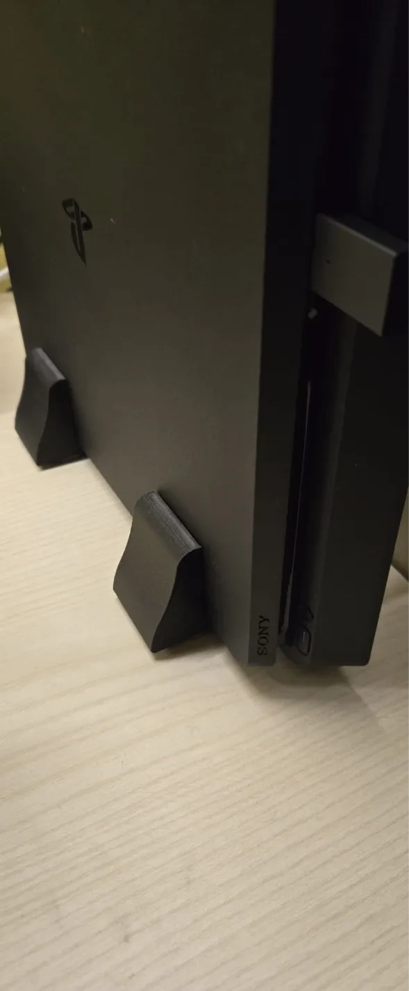 PS4 Slim 桌上垂直支架 来自 Gerard74 - MakerWorld
