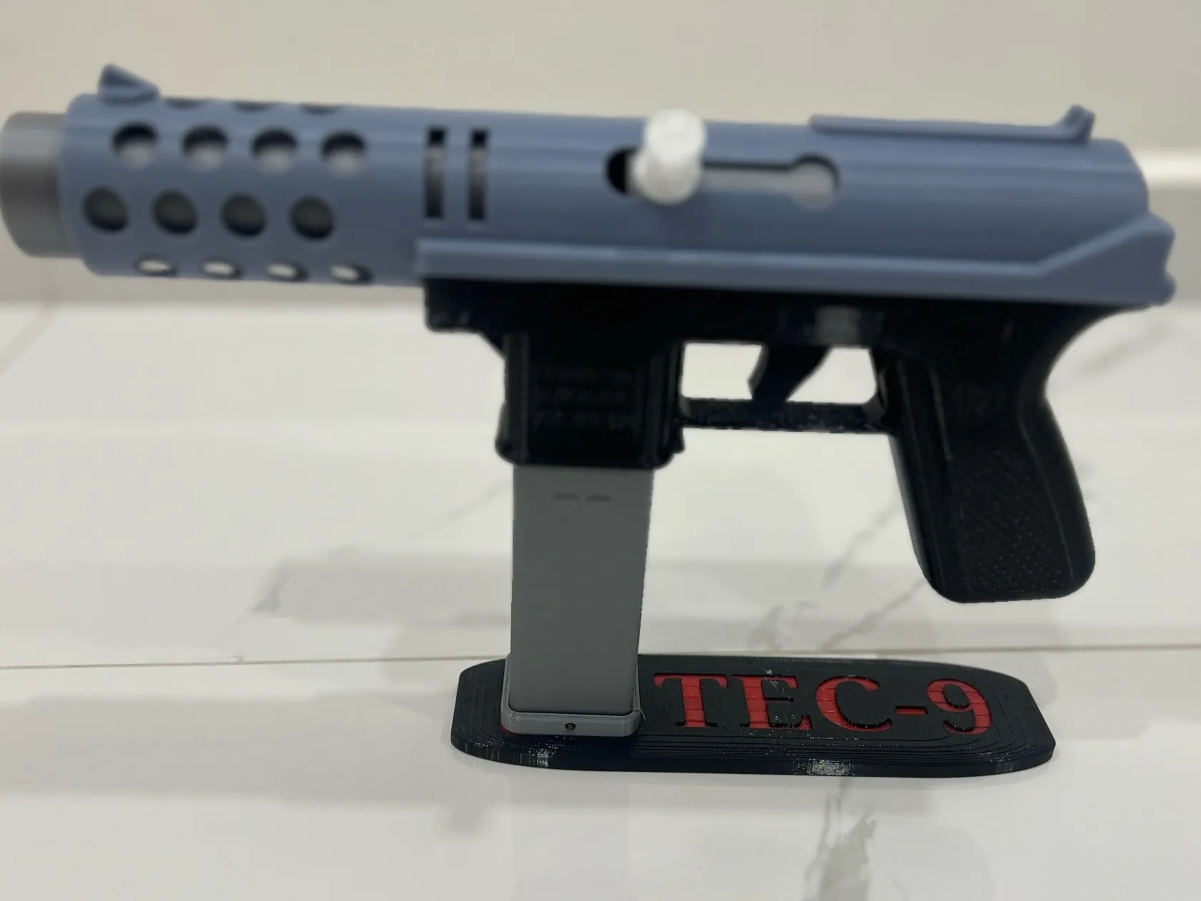TEC-9弹射器展示底座 二次创作 - 来自 ZakoJaz - MakerWorld