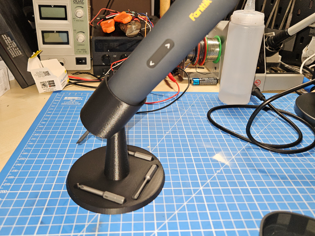 Fanttik NEX S1 Pro 桌面支架 来自 polle MakerWorld：免费下载 3D 模型