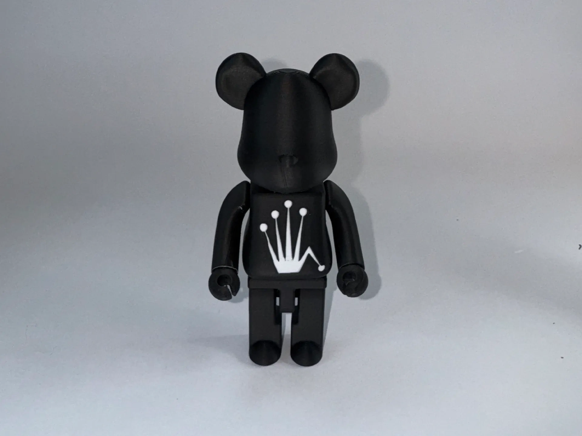 Bearbrick Stussy 皇冠 来自 Blessed Ape - MakerWorld