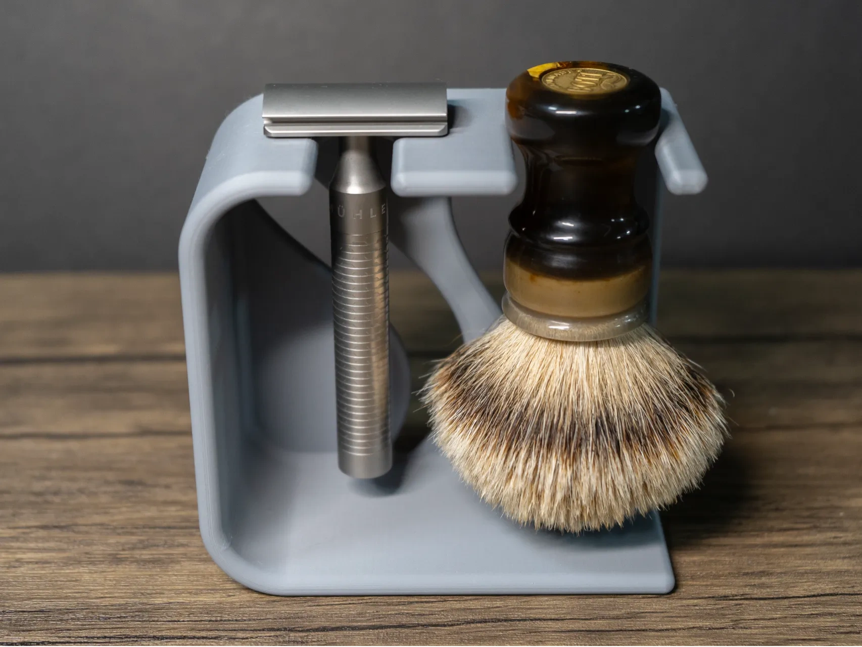 Modern Shaving Razor and Brush Stand 来自 FranktheTank - MakerWorld