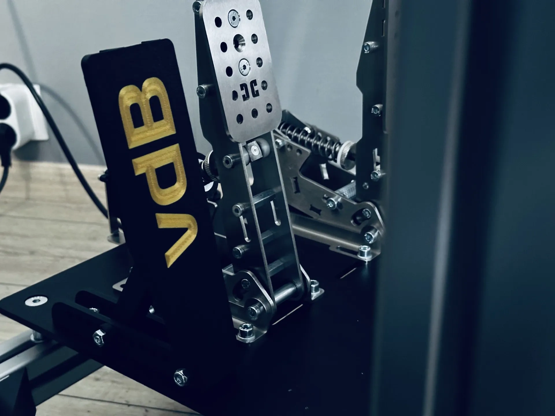 Footrest simracing pedals (without text) 来自 Bas - MakerWorld