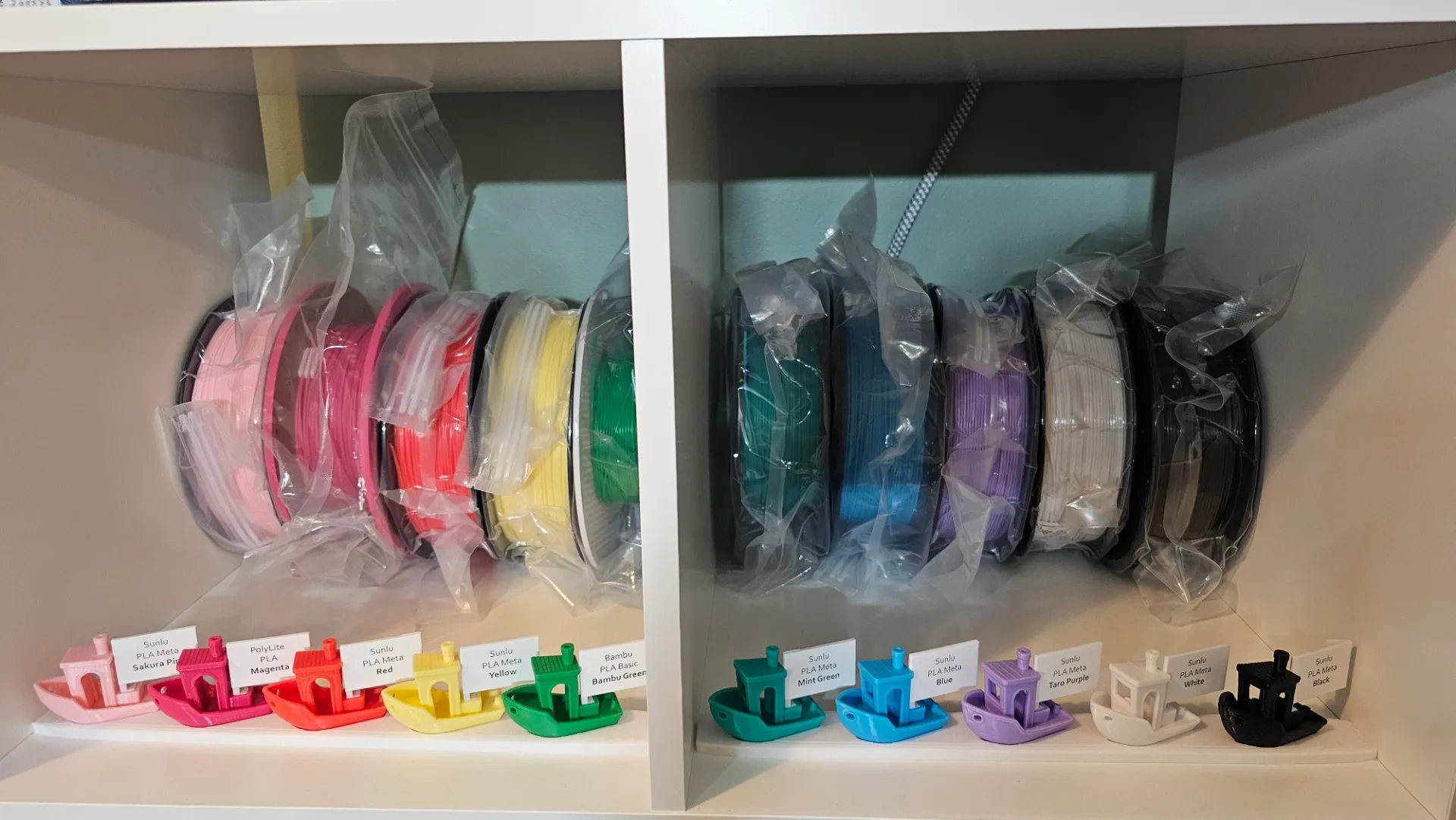 完整的Benchy样本旗帜和AMS码头管理系统 来自 HRM_Studios - MakerWorld