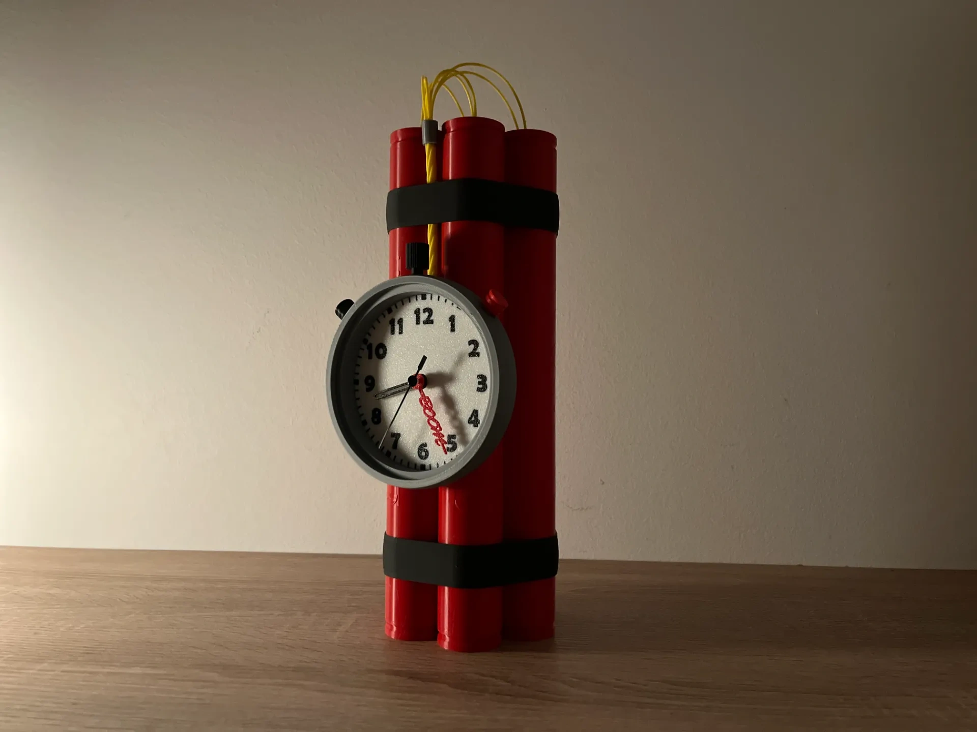 Dynamite Clock Kit-011 垂直版本 来自 Rober7Crow MakerWorld：免费下载 3D 模型