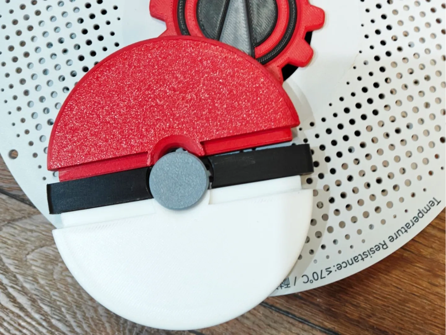 Small Pokeball Fidget Spinner 来自 ProtoDad - MakerWorld