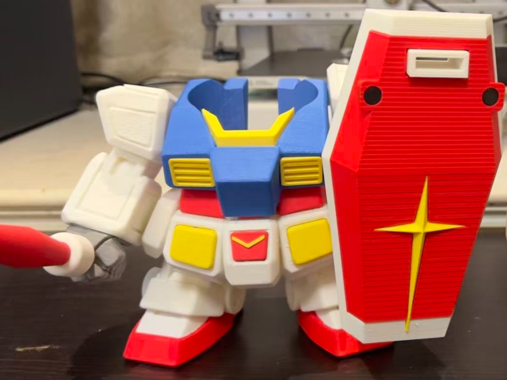 小米摄像头高达装饰 来自 才铮铮 MakerWorld：免费下载 3D 模型