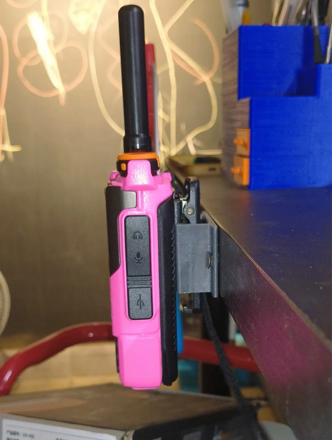 泉盛uvk5/uvk6桌面背夹、Quansheng 来自 Sun MakerWorld：免费下载 3D 模型