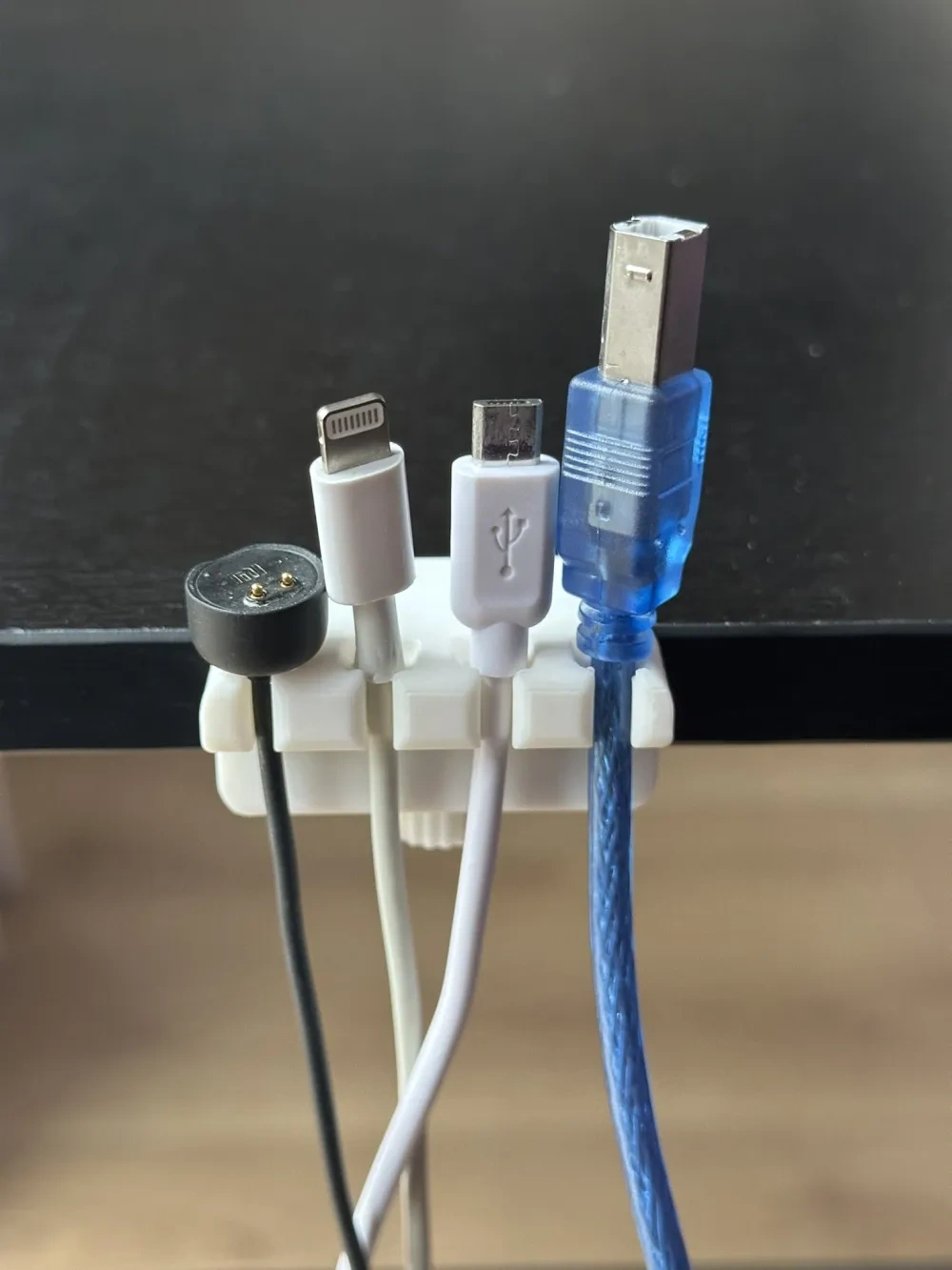 桌面线缆收纳器 — 参数化与可定制 - 免费 3D 打印模型 - MakerWorld