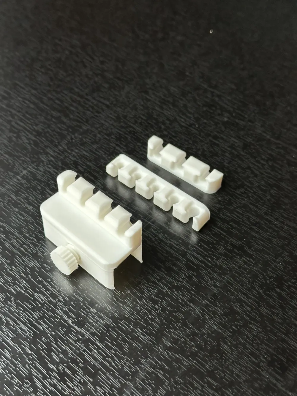 桌面线缆收纳器 — 参数化与可定制 - 免费 3D 打印模型 - MakerWorld