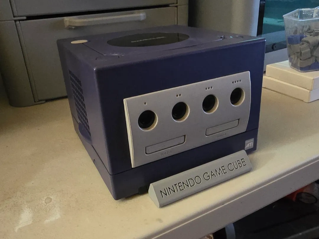Nintendo GameCube Display Stand 来自 Lumpy3D - MakerWorld