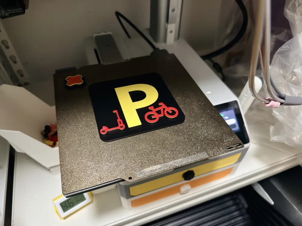 童车停车位标志 parking place sign for kids 来自 十一小朋友 MakerWorld：免费下载 3D 模型