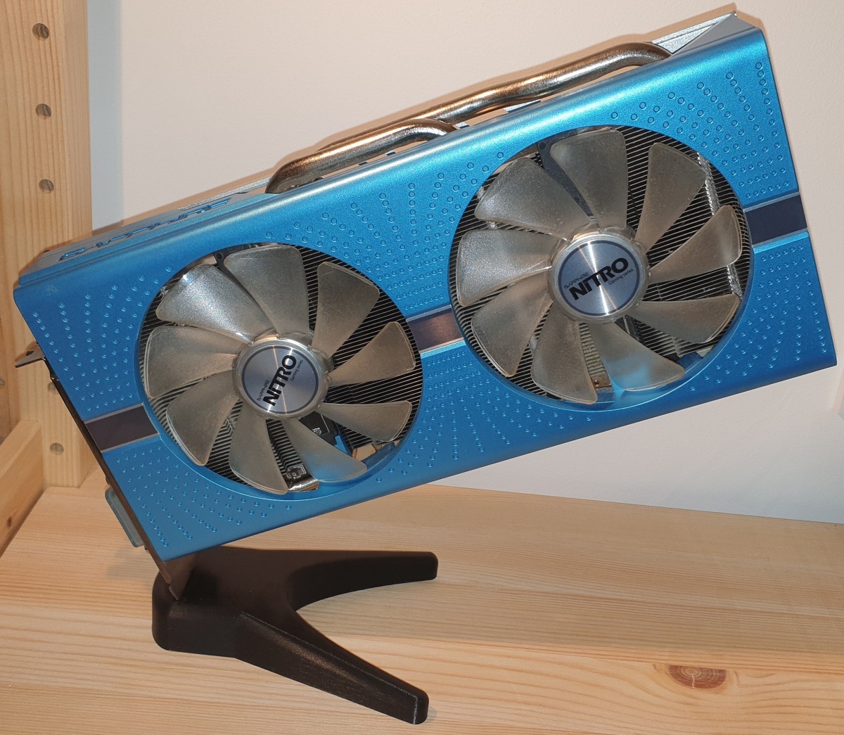 双槽位 GPU 支架，免支撑 - 免费 3D 打印模型 - MakerWorld