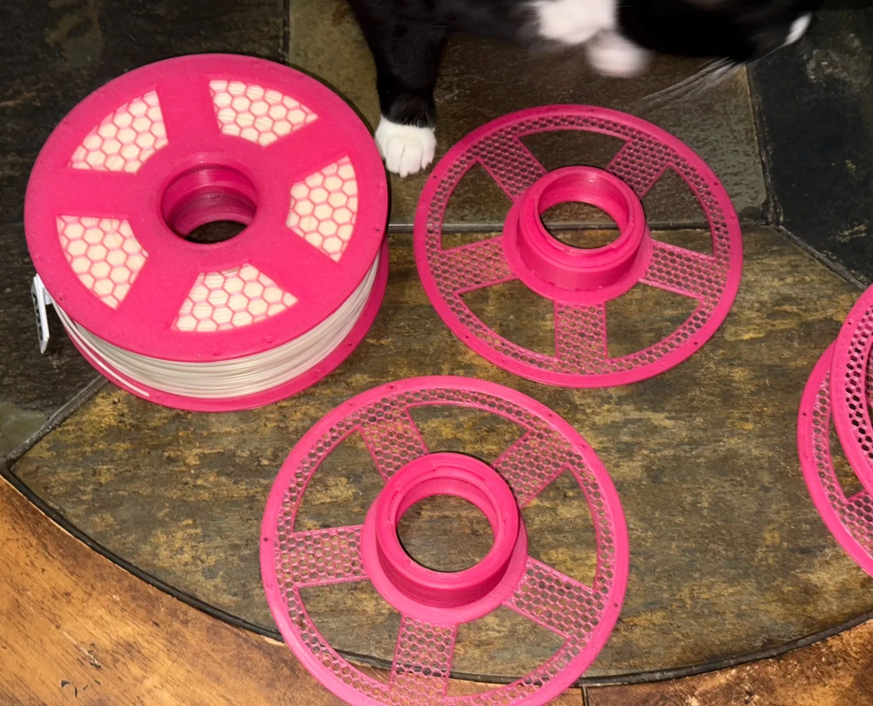 Bambu Spool for Inland 75mm cardboard spool 来自 SpectreGadget - MakerWorld