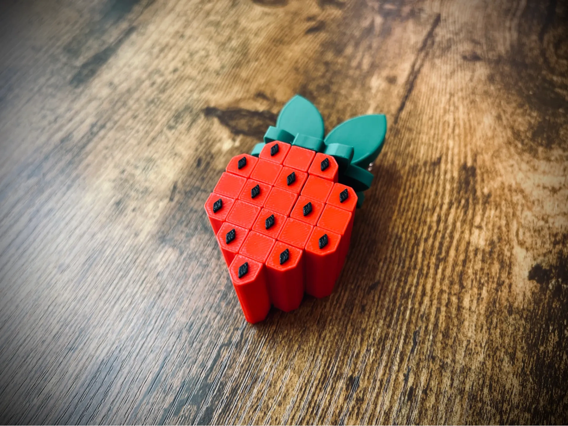 像素草莓解压玩具 来自 Scott Miller - MakerWorld