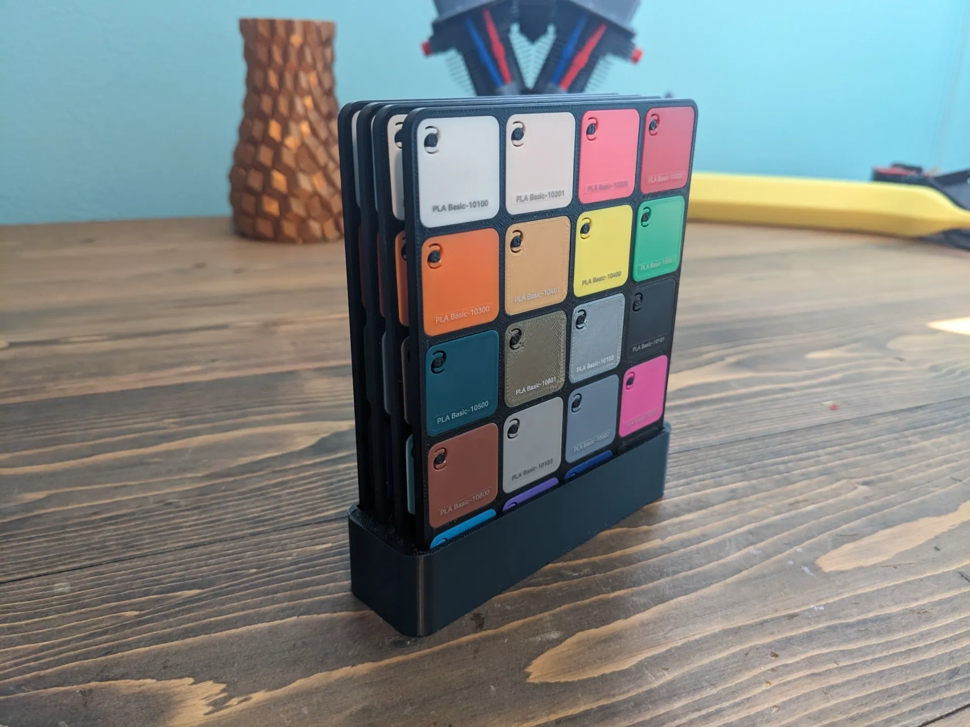 Filament Swatch Display Board Holder 来自 Penguin Prints - MakerWorld