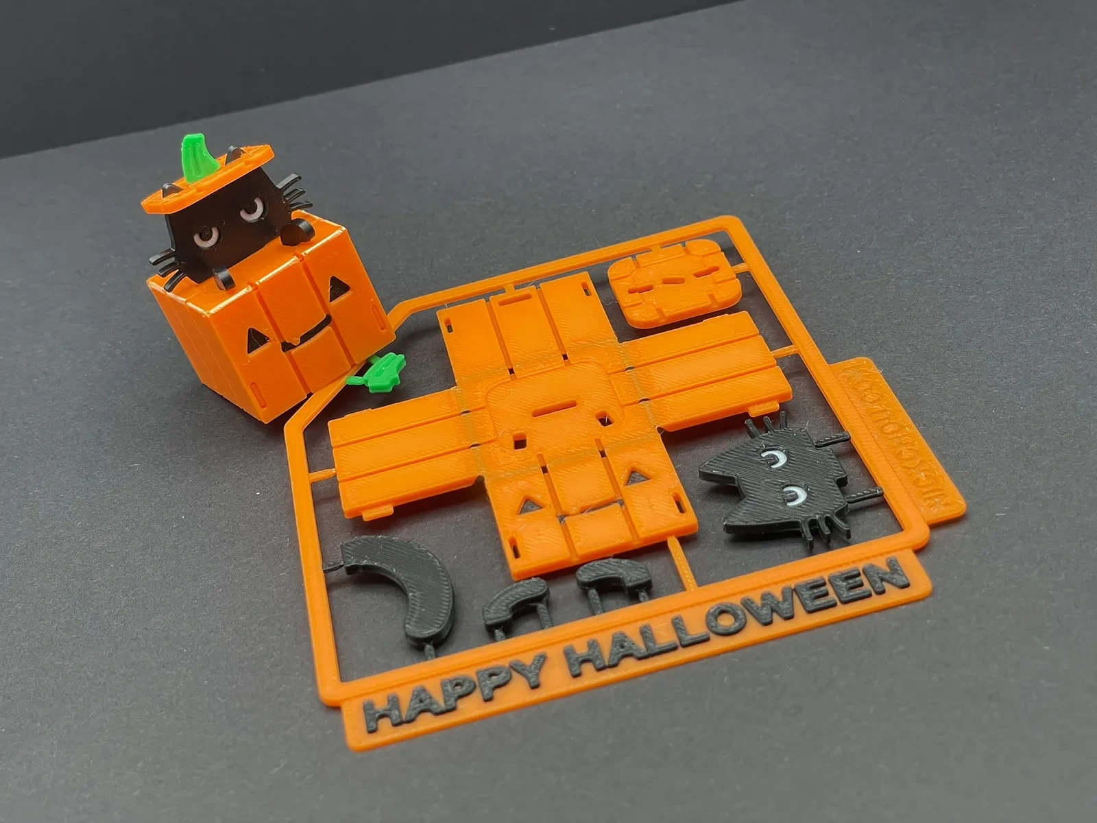 Cat in Halloween Pumpkin Card Kit 来自 Nicholas Chou - MakerWorld