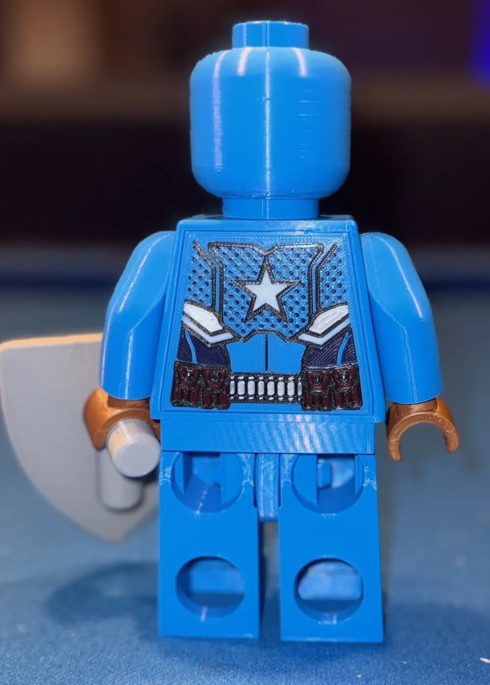 巨型积木美国队长迷你人偶(5:1比例) - 免费 3D 打印模型 - MakerWorld