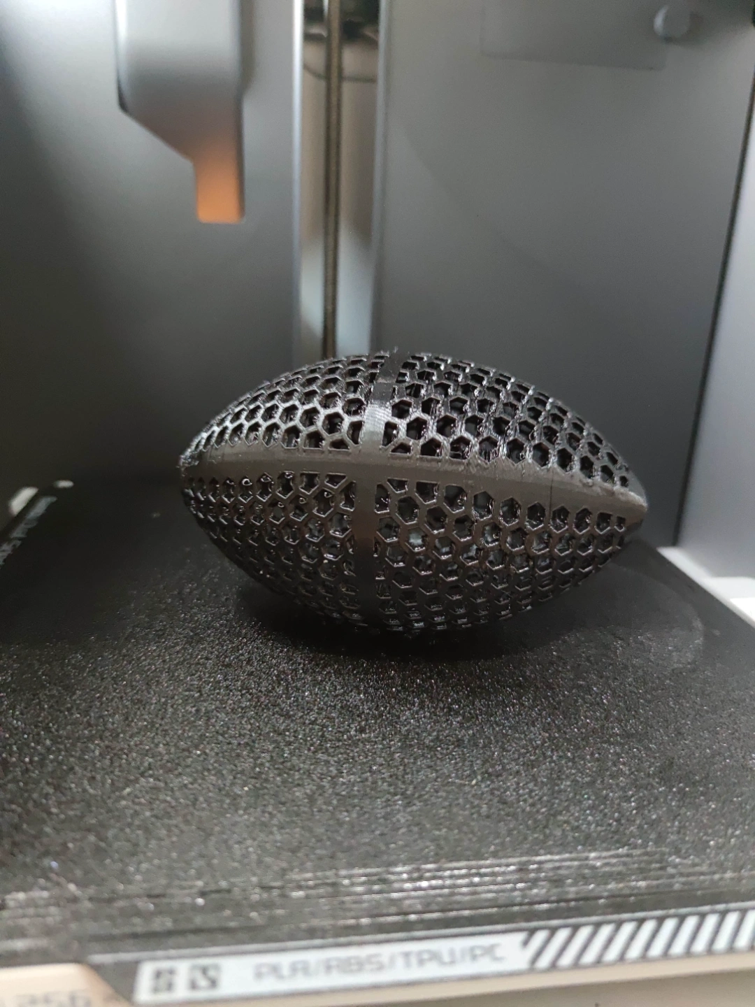 Airless Mini Rugby Ball 来自 Eclipse 3D - MakerWorld