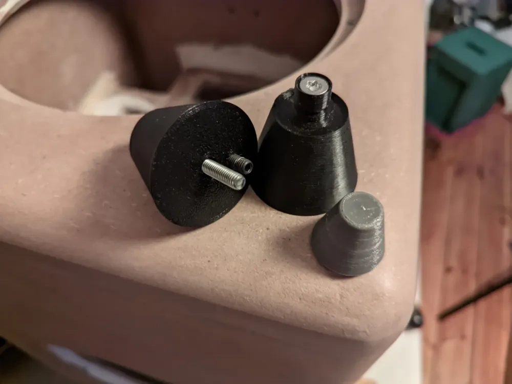 用于低音炮、扬声器或其他家具的两部分脚 - 免费 3D 打印模型 - MakerWorld