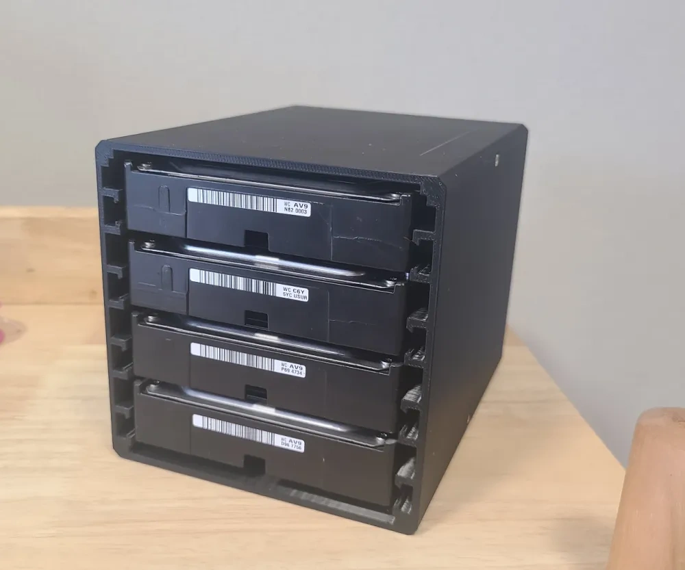 QNAS4 硬盘笼 来自 丫丫赶海 MakerWorld：免费下载 3D 模型