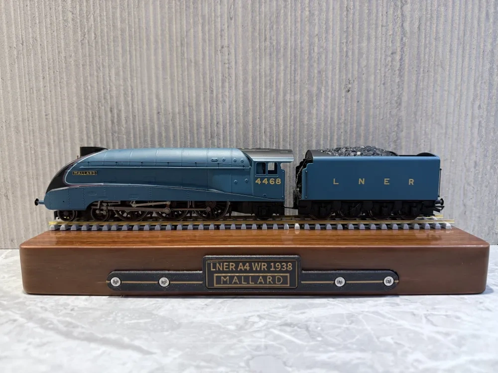 HORNBY LNER MALLARD DISPLAY STAND AND NAMEPLATE OO - 免费 3D 打印模型 ...